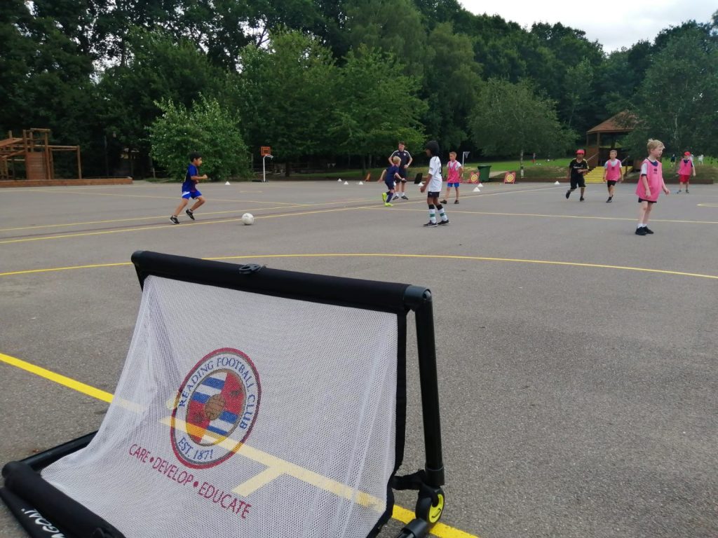 EBTOftxXkAUI6tU – Nine Mile Ride Primary School, Finchampstead, Wokingham